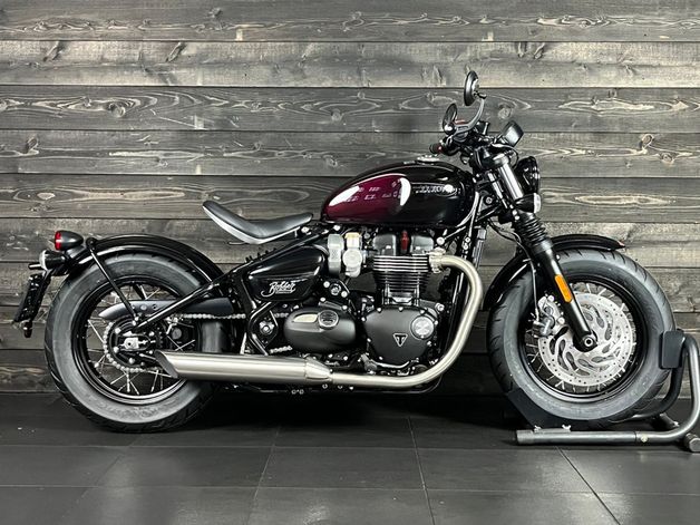 Motoroccasion.nl, Triumph - Bonneville Bobber Purple Stealth Edition